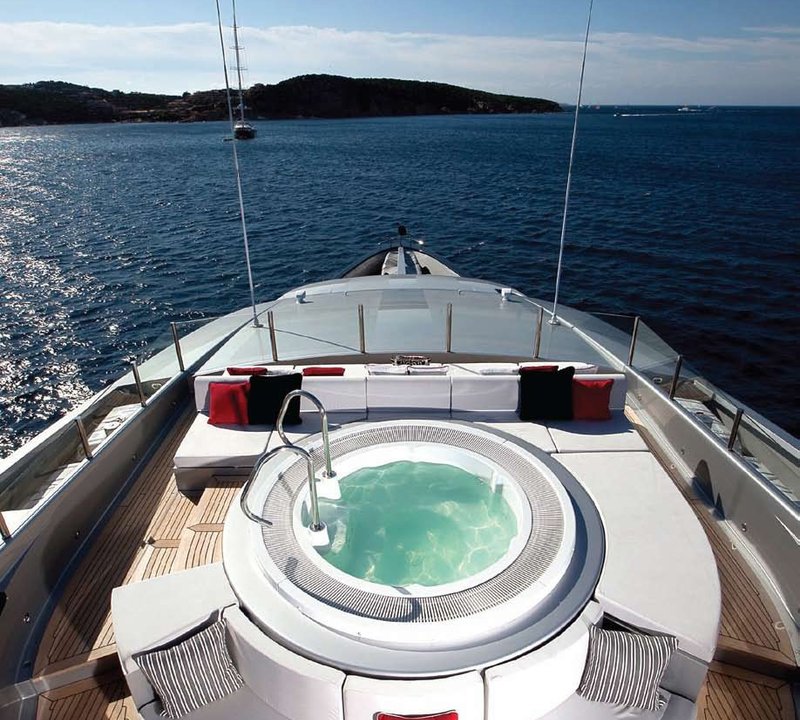 Yacht SLIPSTREAM, CMN | CHARTERWORLD Luxury Superyacht Charters